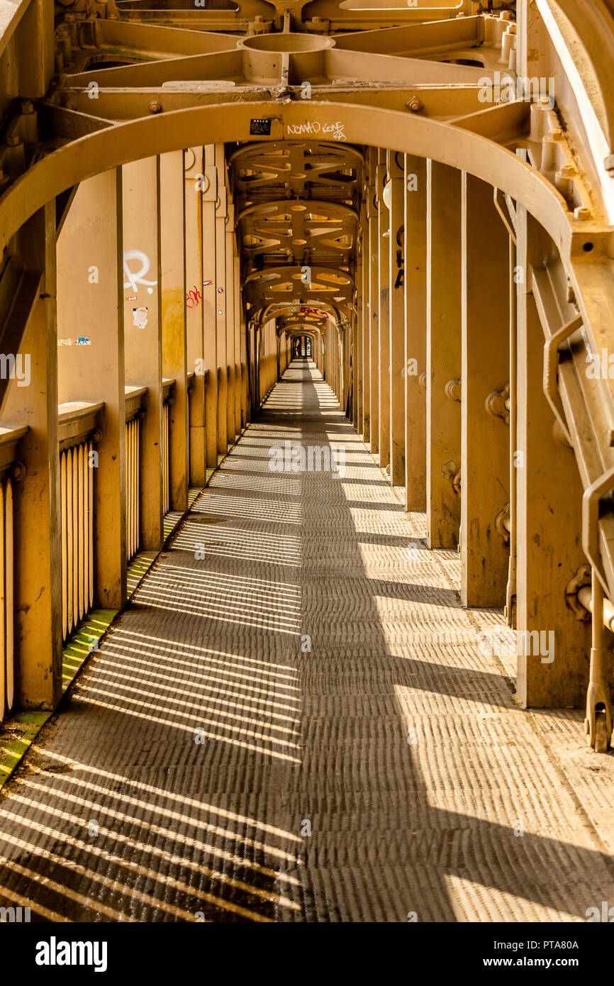 Interior bridge architecture hi-res stock photography and images - Alamy