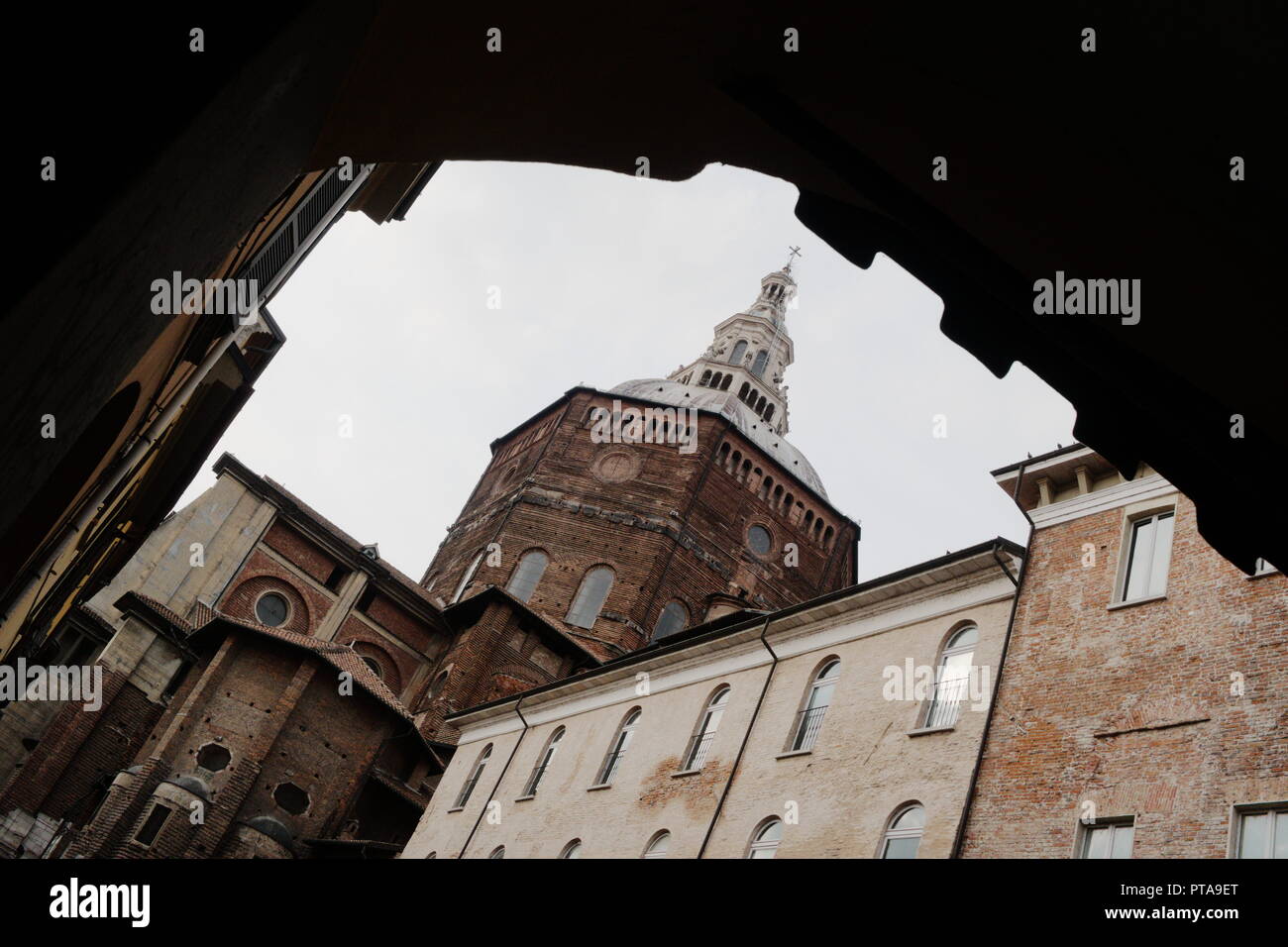 Duomo di pavia hi-res stock photography and images - Alamy