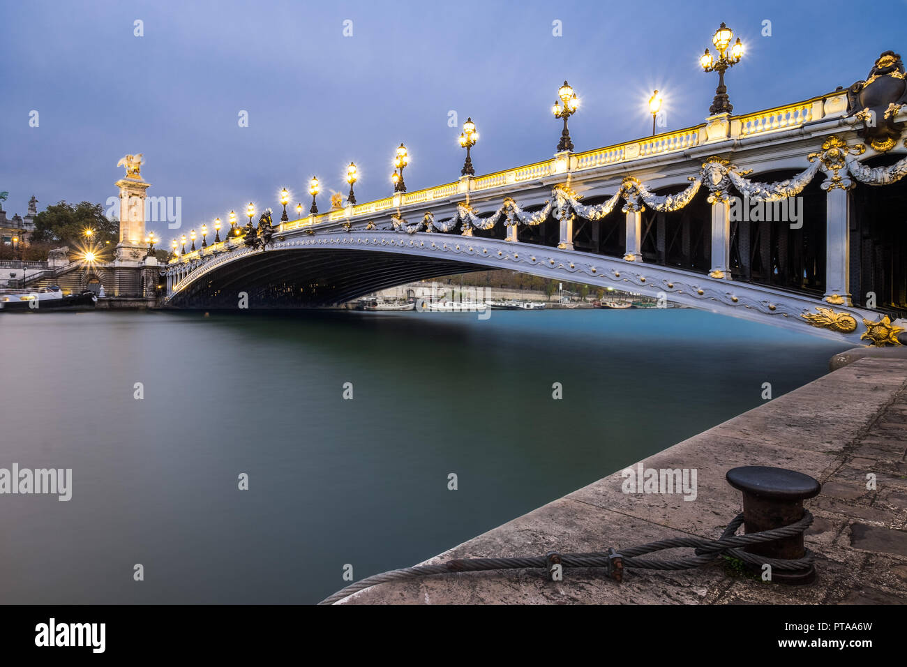 ALEXANDRE III BRIDGE- Paris at night Stock Photo - Alamy