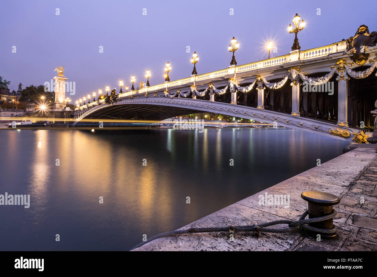 ALEXANDRE III BRIDGE- Paris at night Stock Photo - Alamy