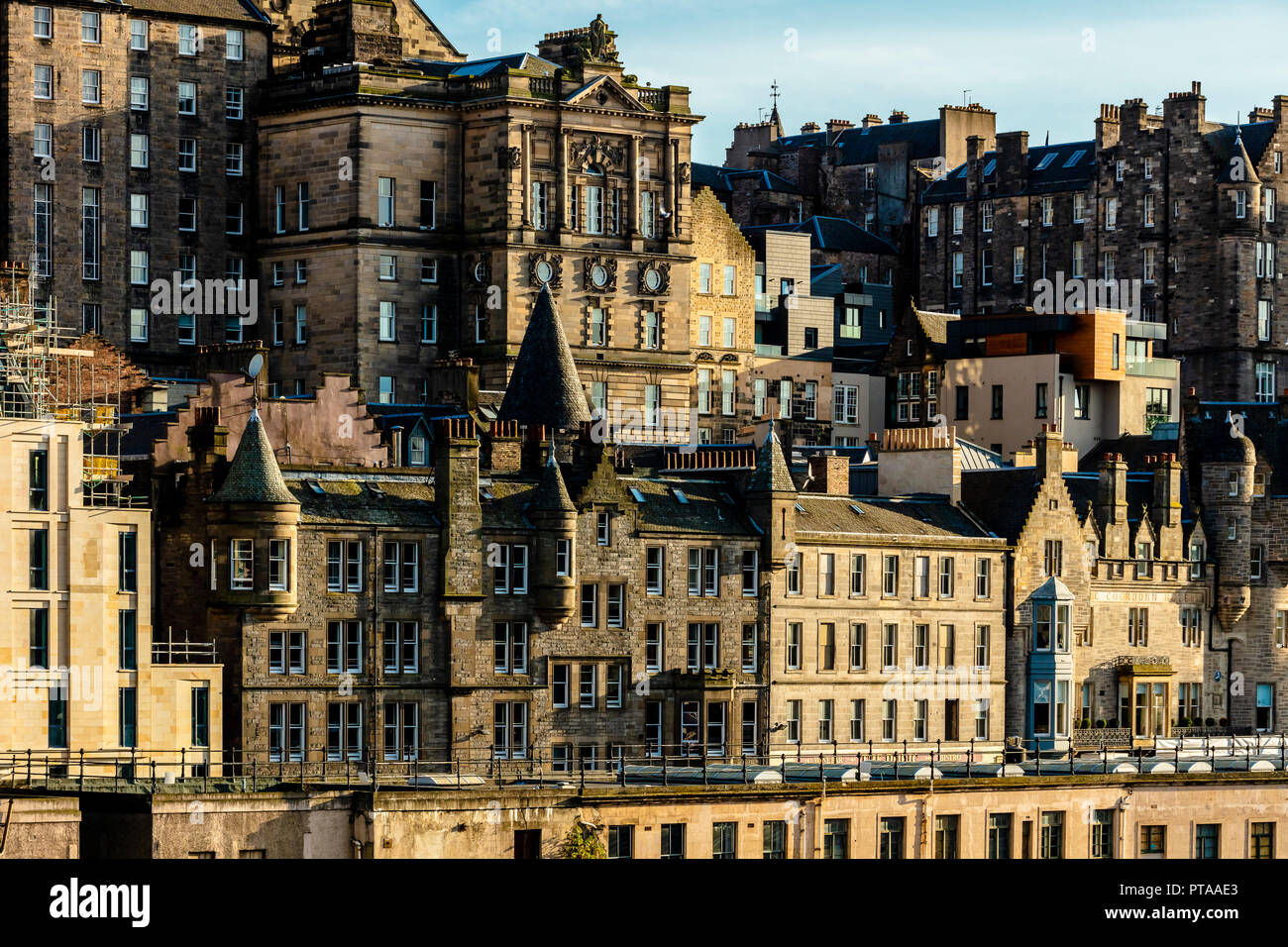 Edinburgh old town hi-res stock photography and images - Alamy