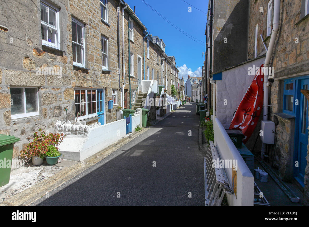 A backstreet in St. Ives, Cornwall, England, UK Stock Photo - Alamy