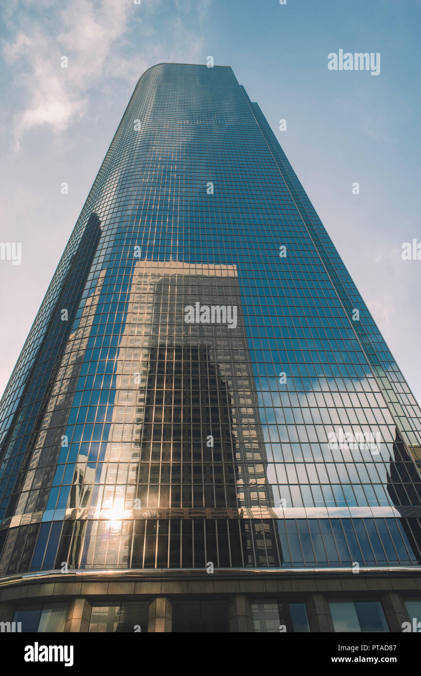 Glass sky scraper hi-res stock photography and images - Alamy