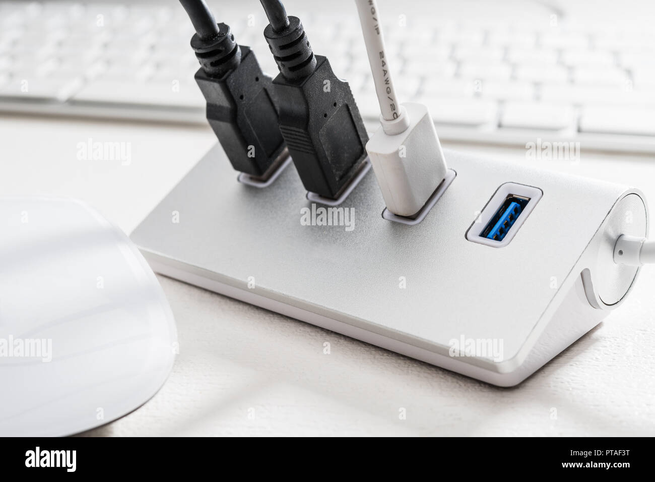 USB HUB with mouse and computer keyboard Stock Photo - Alamy