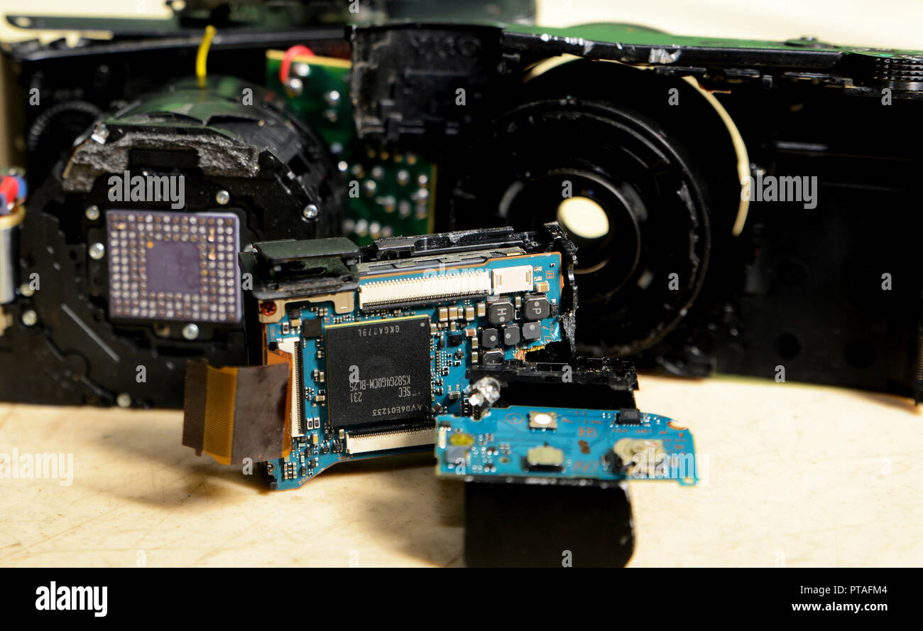 Photo of broken camera Stock Photo - Alamy