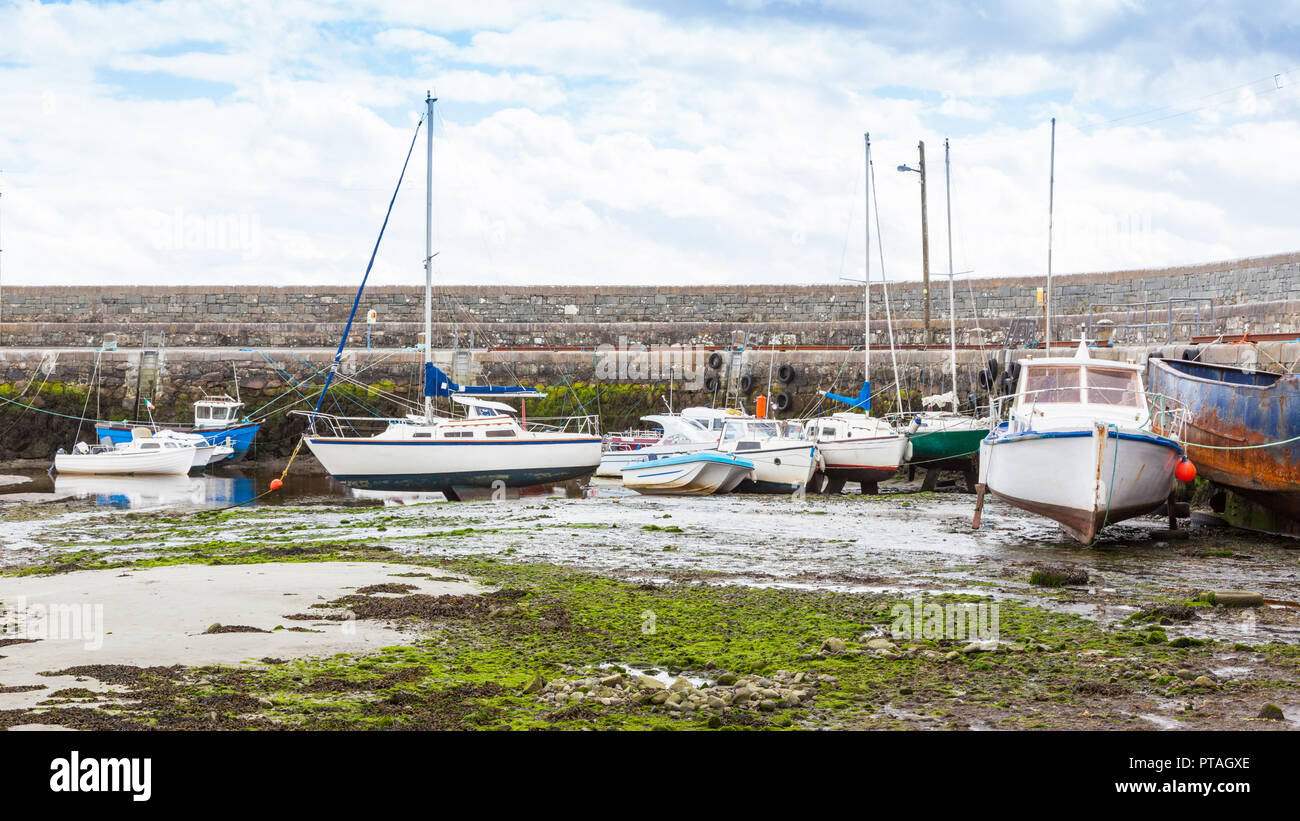 Small yacht ireland hi-res stock photography and images - Alamy