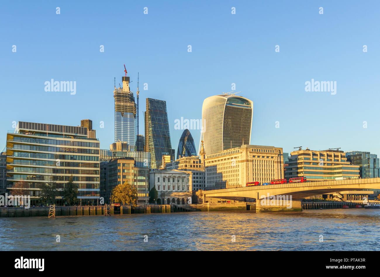 Fishmongers hall london hi-res stock photography and images - Alamy