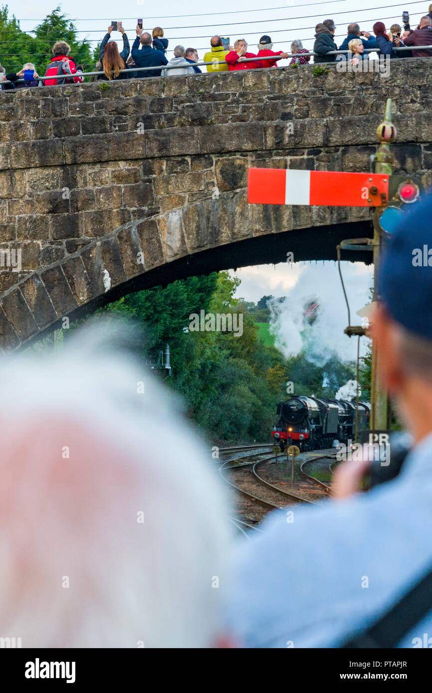Historic steam Train "The Cathedral Express" chugged into Par station ...