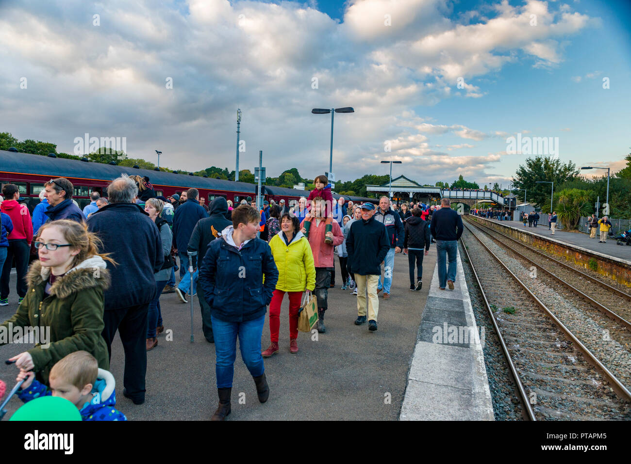Historic steam Train "The Cathedral Express" chugged into Par station ...