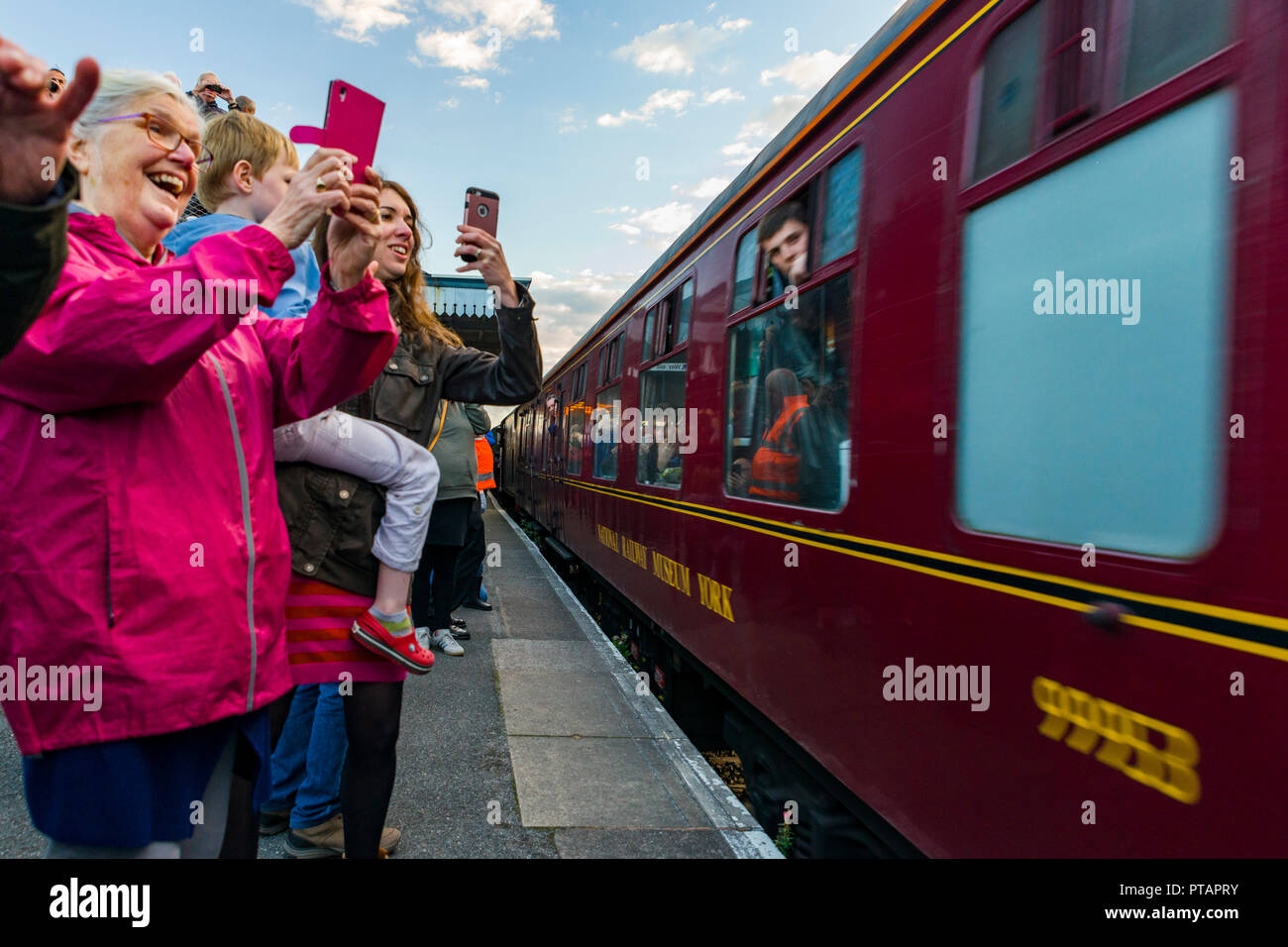 Historic steam Train "The Cathedral Express" chugged into Par station ...