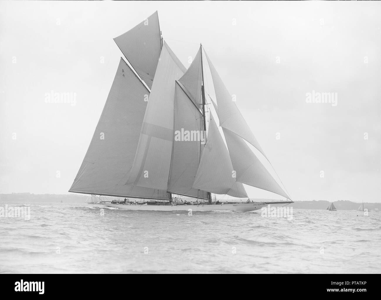 Ton class hi-res stock photography and images - Alamy