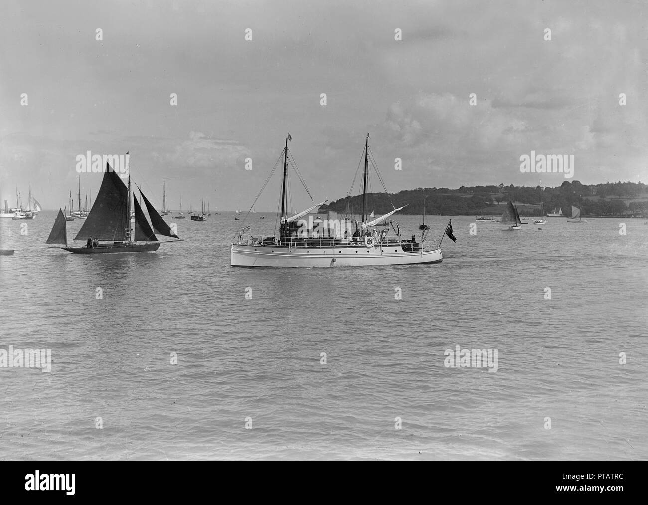 1920s yacht hi-res stock photography and images - Alamy