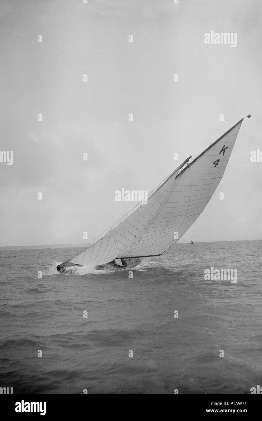 Heeling boats hi-res stock photography and images - Alamy