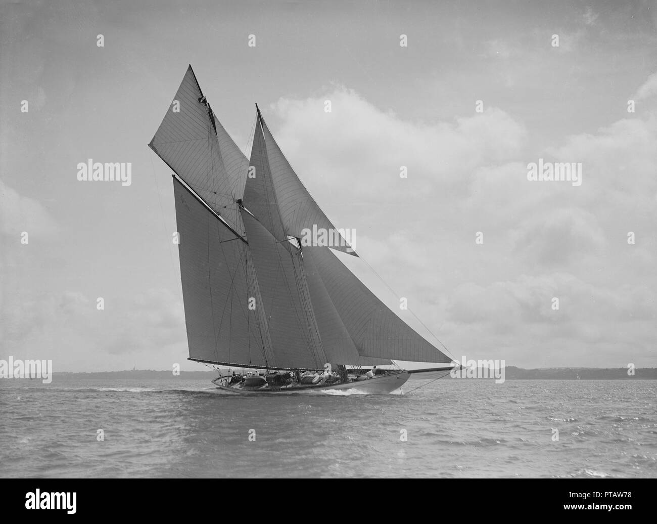 Schooner under sail Black and White Stock Photos & Images - Alamy