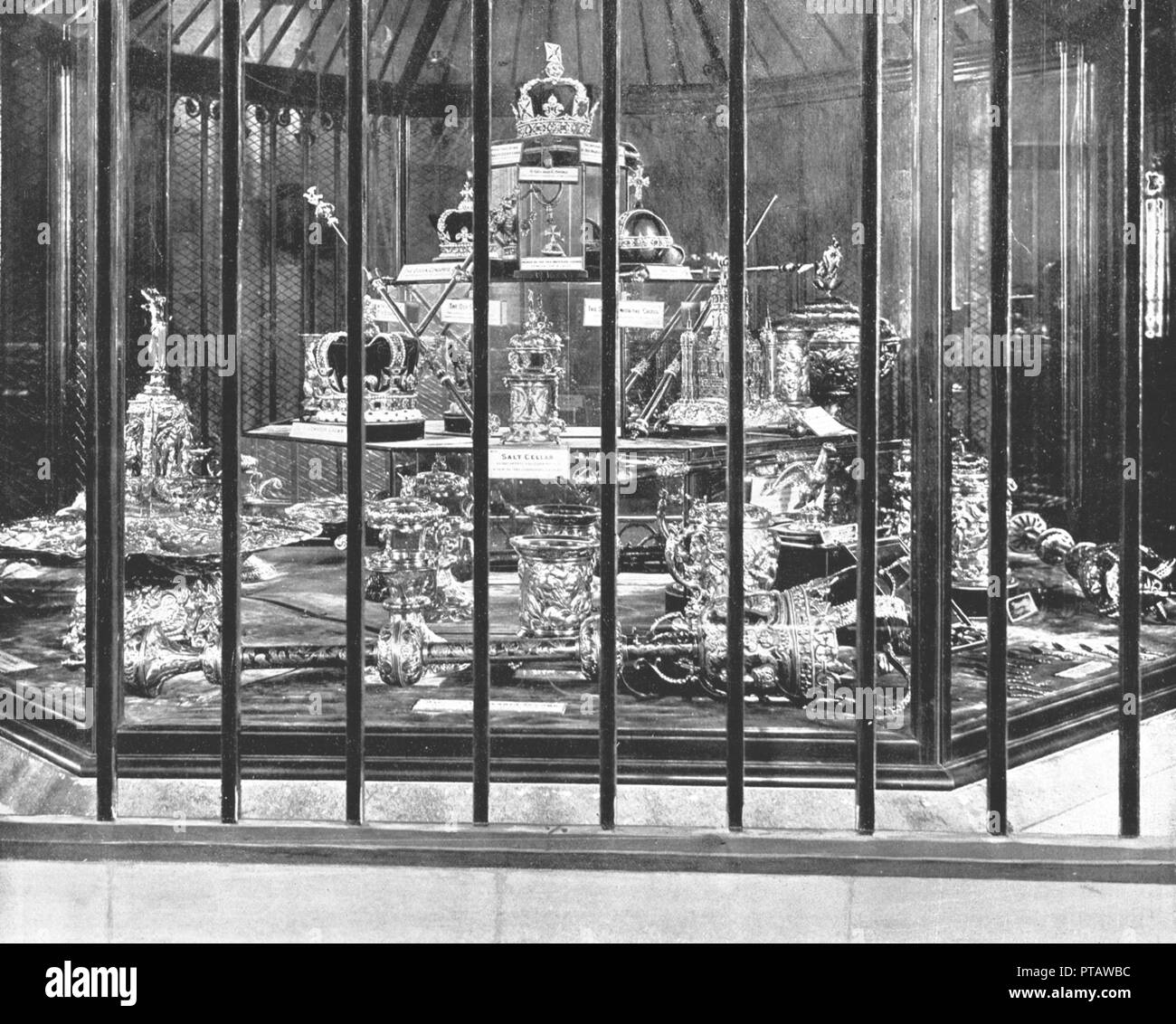 Royalty british crown jewels hi-res stock photography and images - Alamy