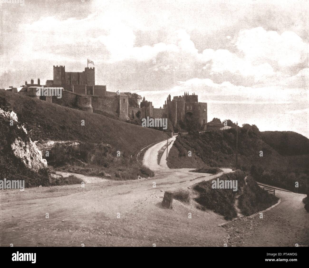 White cliffs dover castle hi-res stock photography and images - Alamy