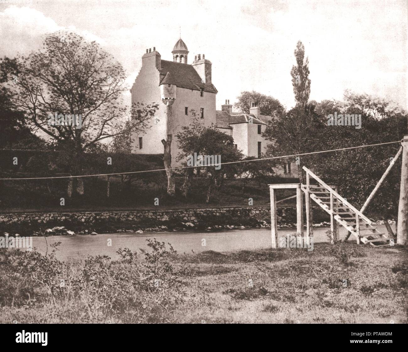 Abergeldie castle scotland hi-res stock photography and images - Alamy