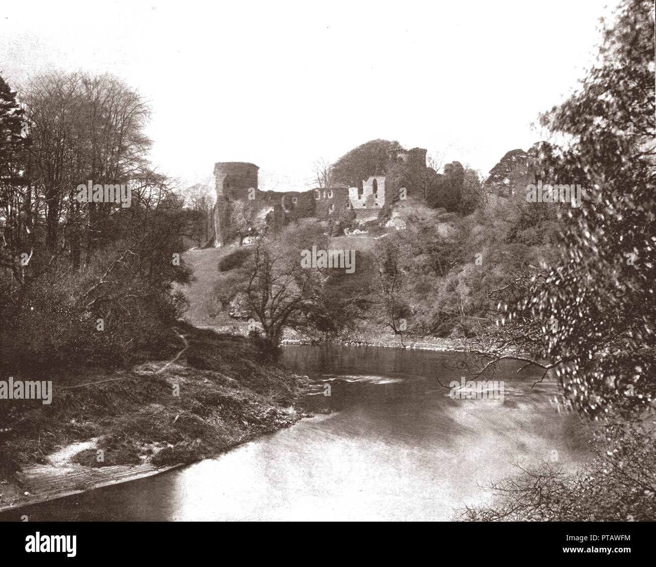 Bothwell castle river clyde hi-res stock photography and images - Alamy