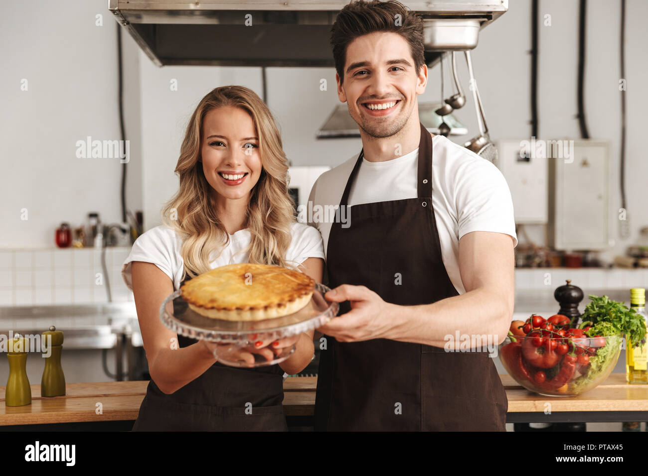 Loving couple cake hi-res stock photography and images - Alamy