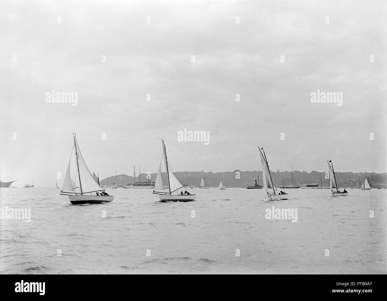 Sail boats solent Black and White Stock Photos & Images - Alamy