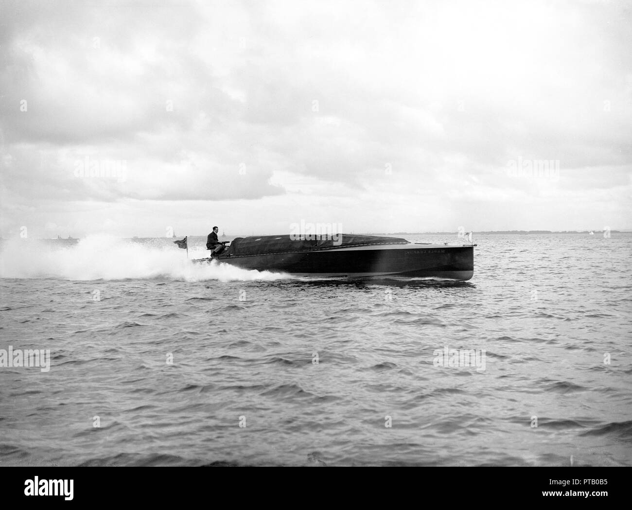 The hydroplane 'Maple Leaf IV', 1913. Creator: Kirk & Sons of Cowes ...