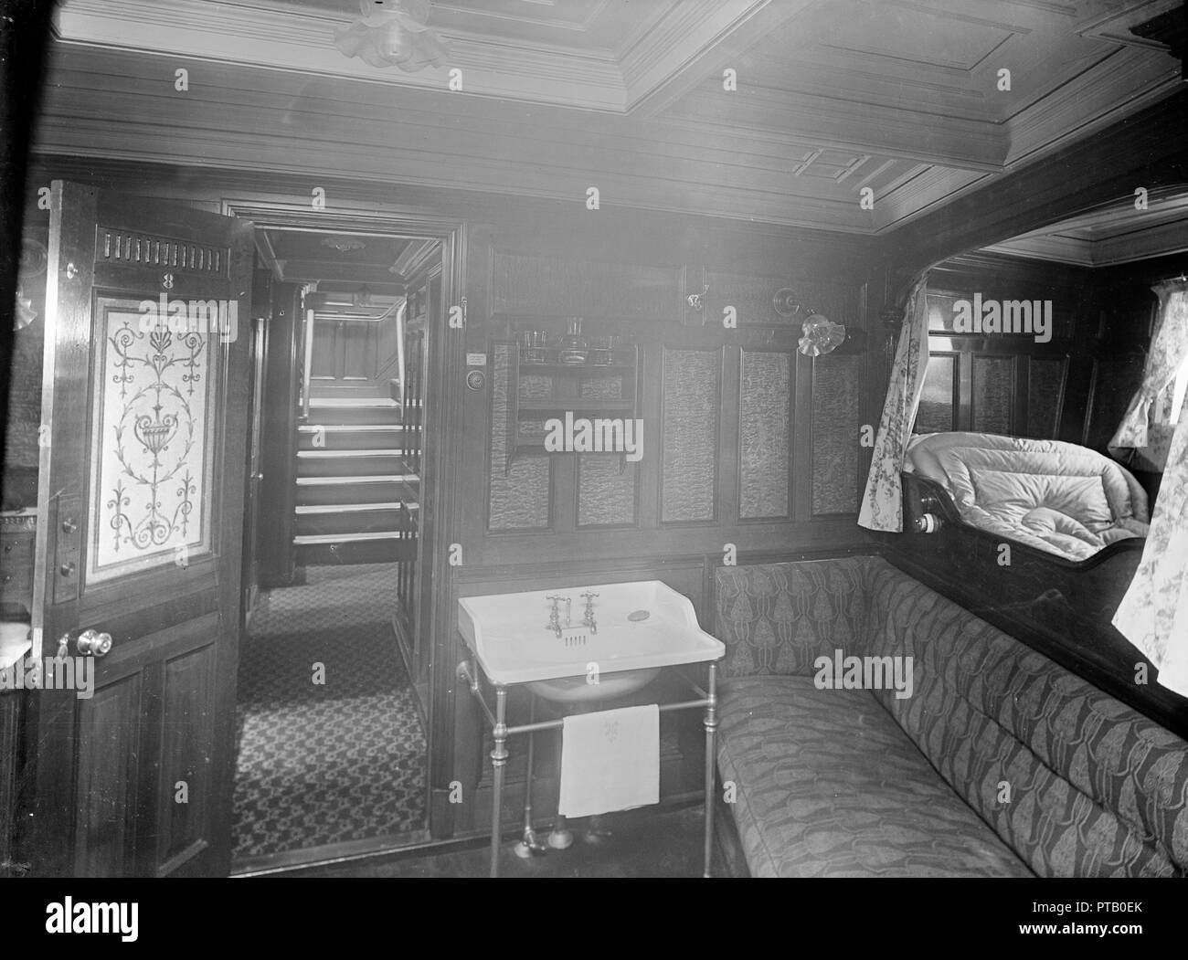 1920s ship bedroom hi-res stock photography and images - Alamy
