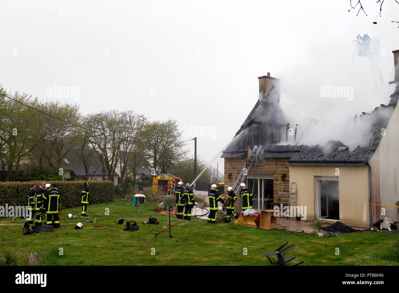 Firemen pompier hi-res stock photography and images - Alamy