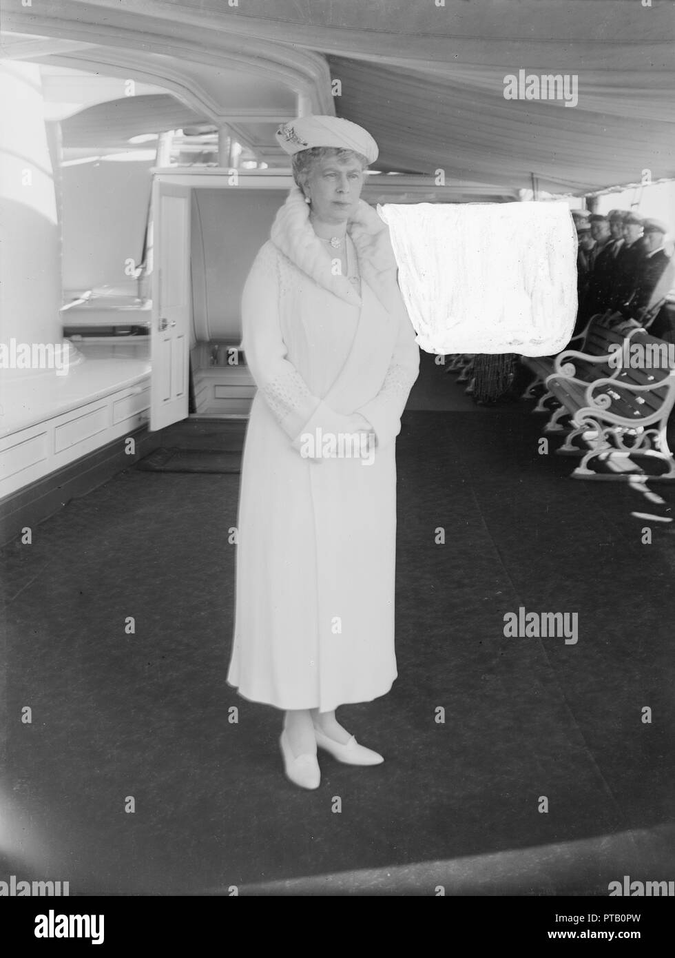 Queen mary of teck 1930s hi-res stock photography and images - Alamy