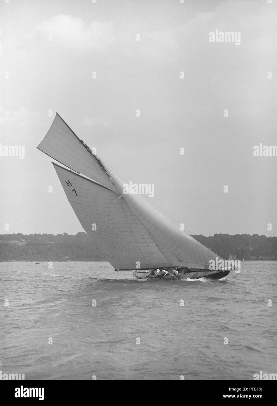 Heeling boats hi-res stock photography and images - Alamy
