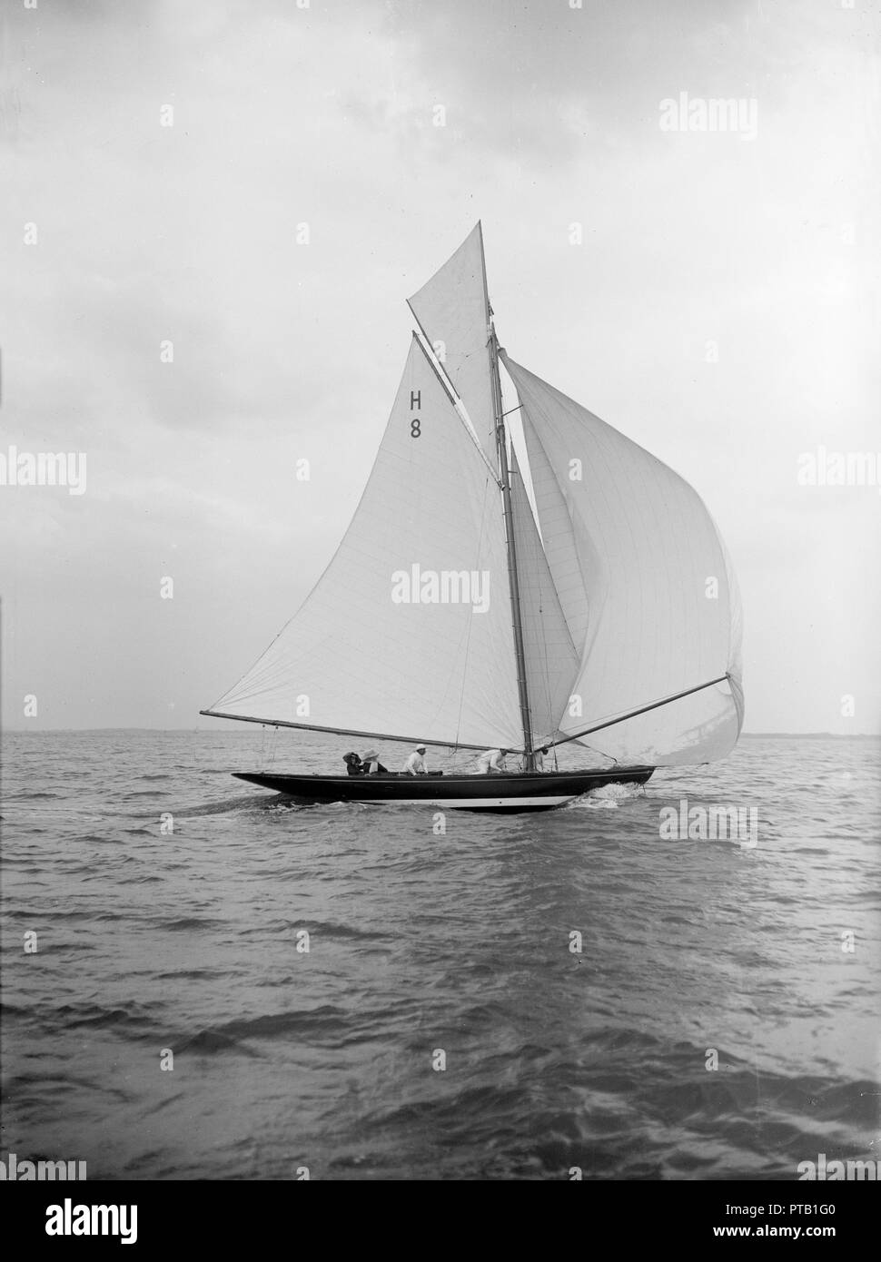The gaff rigged 8 Metre 'Spero' sailing with spinnaker, 1912. Creator ...