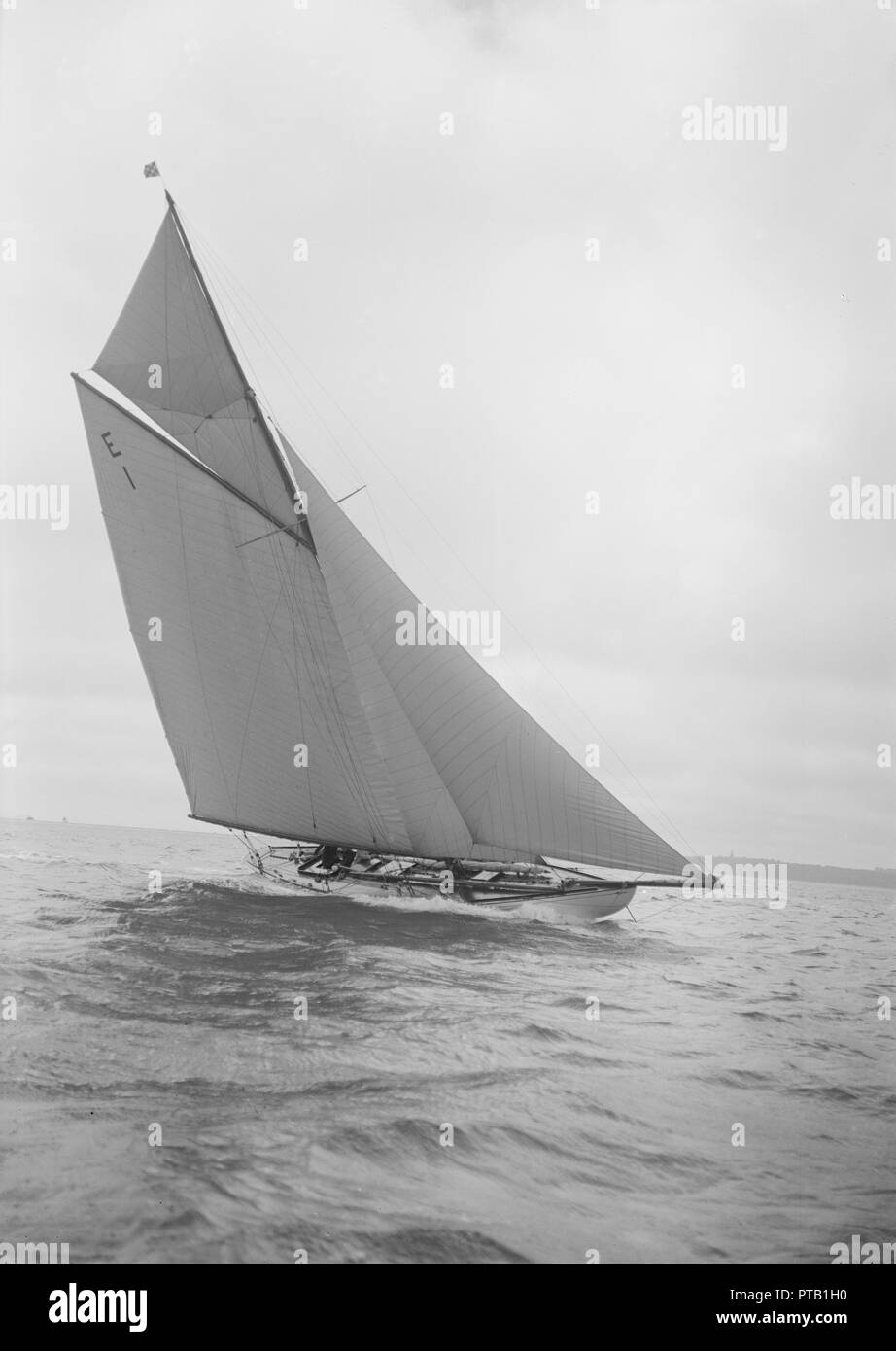 12 metre yacht hi-res stock photography and images - Alamy