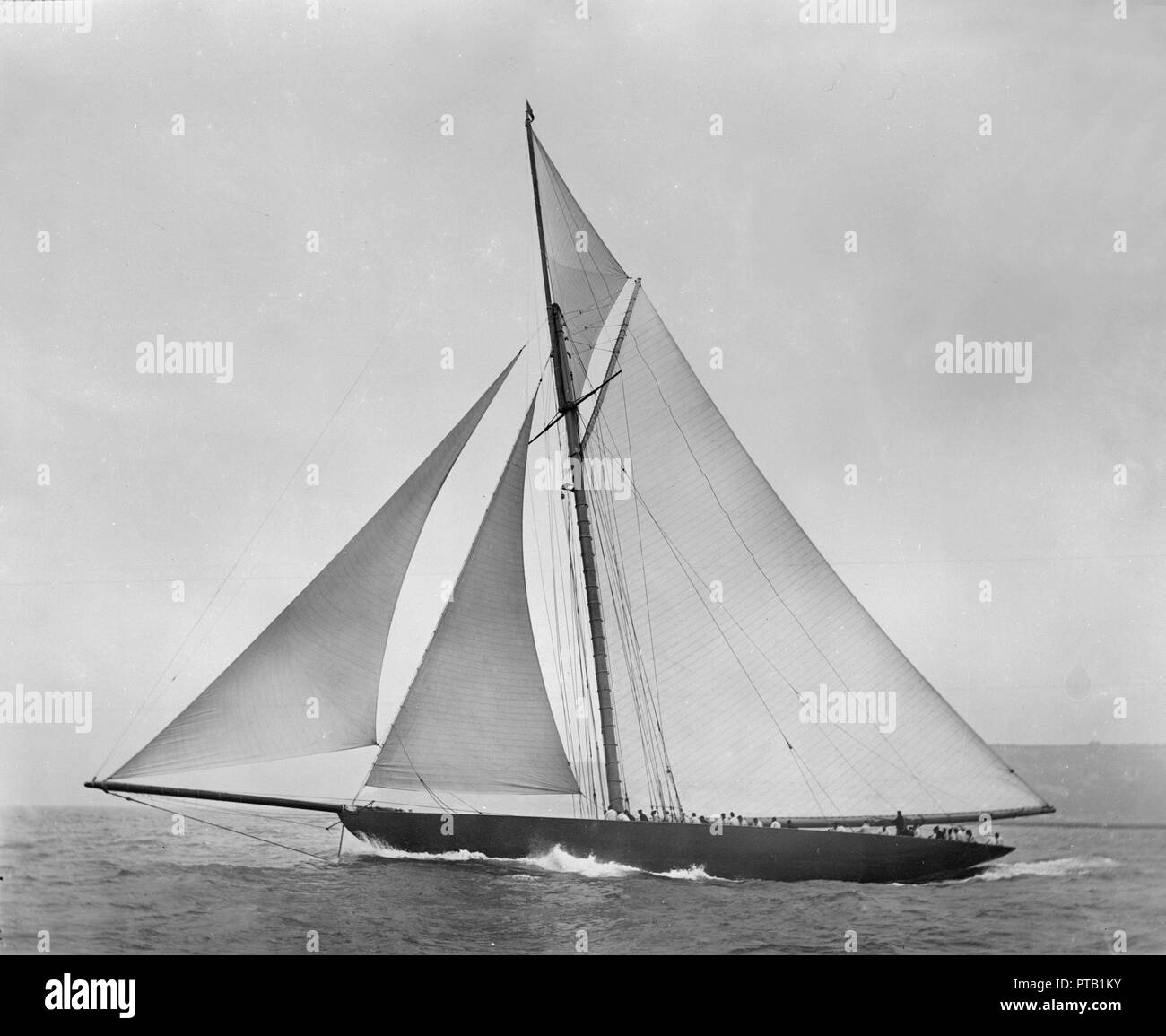 Shamrock boat hi-res stock photography and images - Alamy
