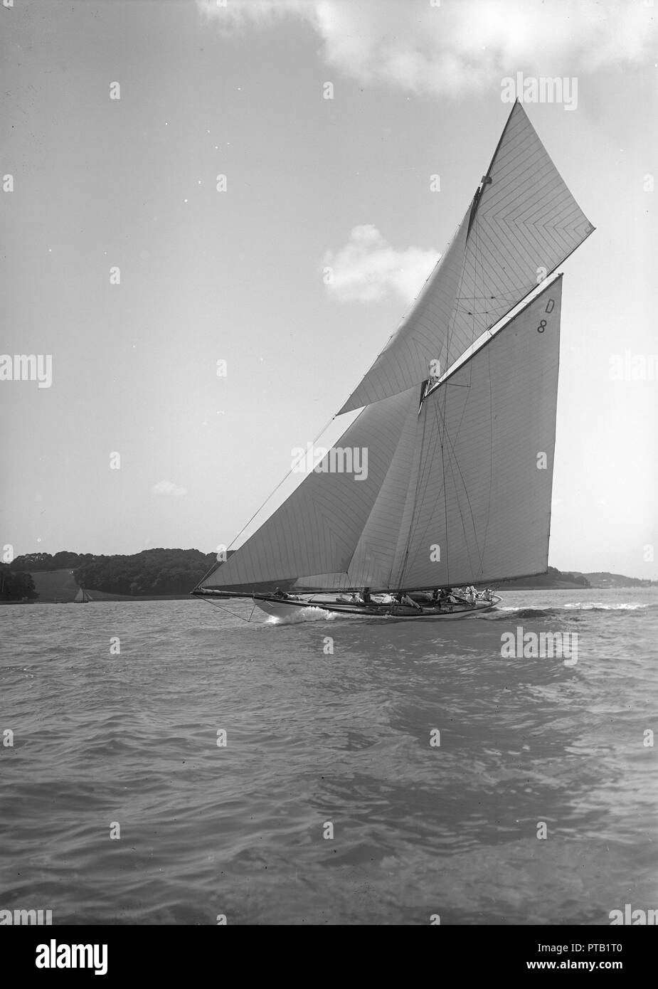 The 15 Metre cutter 'Paula II' close-hauled, 1911. Creator: Kirk & Sons ...