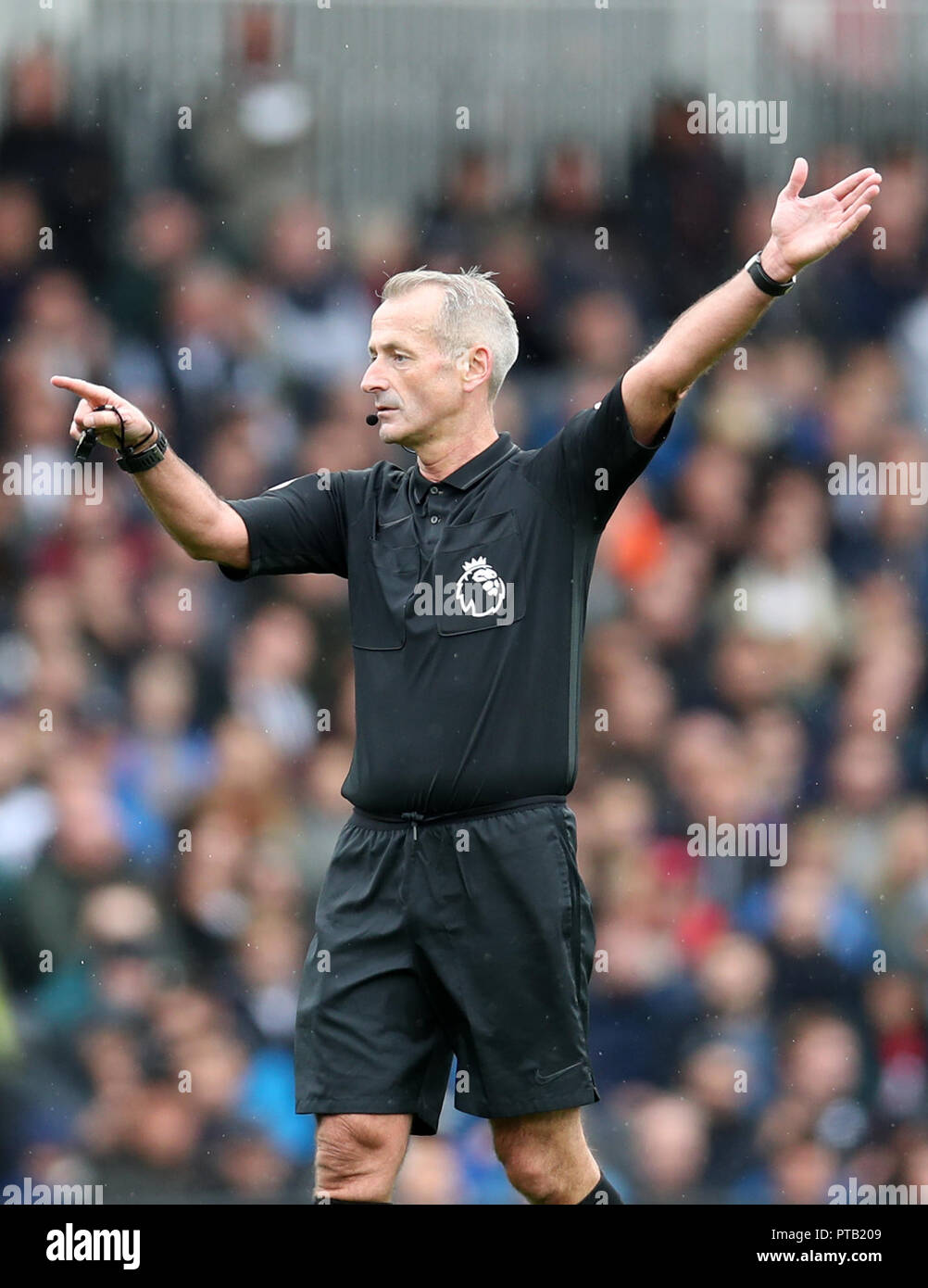 Match referee Martin Atkinson Stock Photo - Alamy