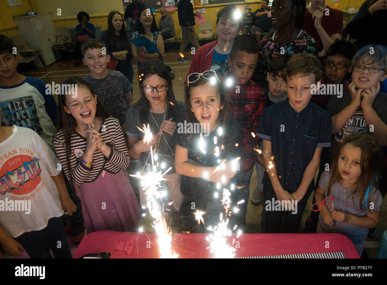 Kids birthday party hi-res stock photography and images - Alamy