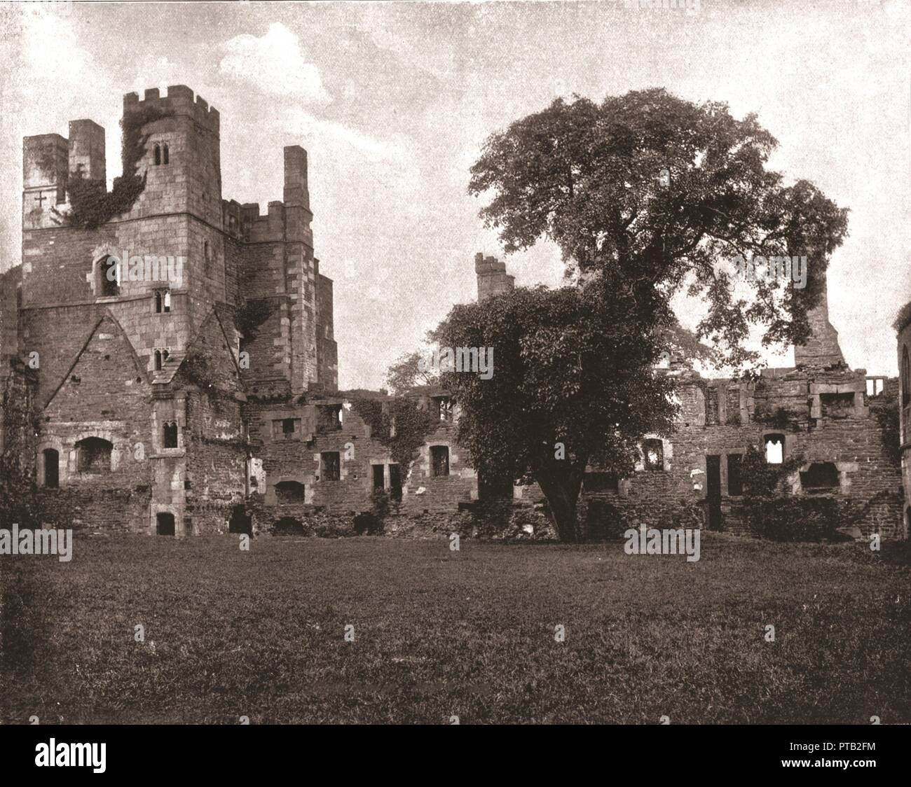 Wingfield manor ruin hi-res stock photography and images - Alamy