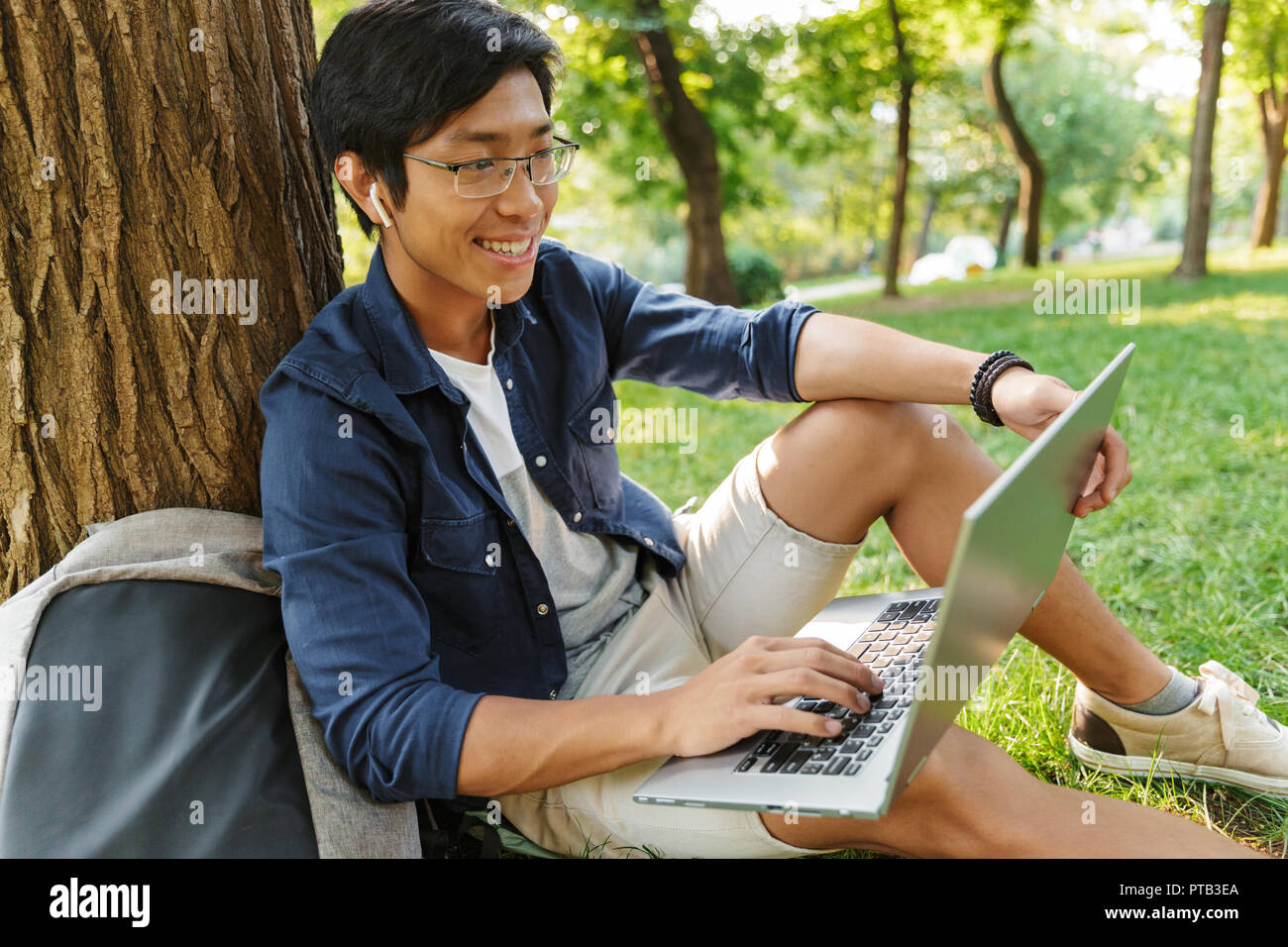 Male teen handsome teen side view hi-res stock photography and images ...