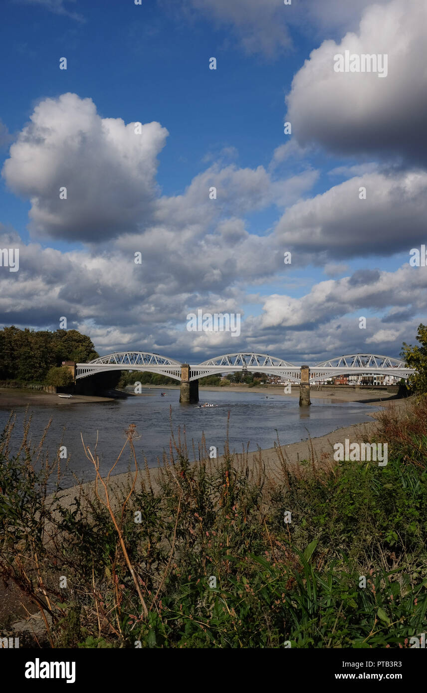 Barnes bridge, barnes hi-res stock photography and images - Alamy