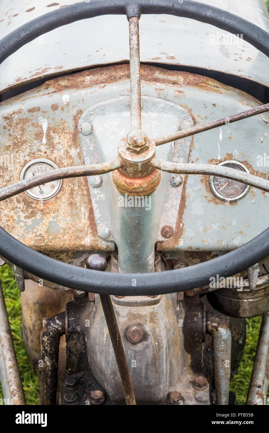 Fergsuon tractor hi-res stock photography and images - Alamy
