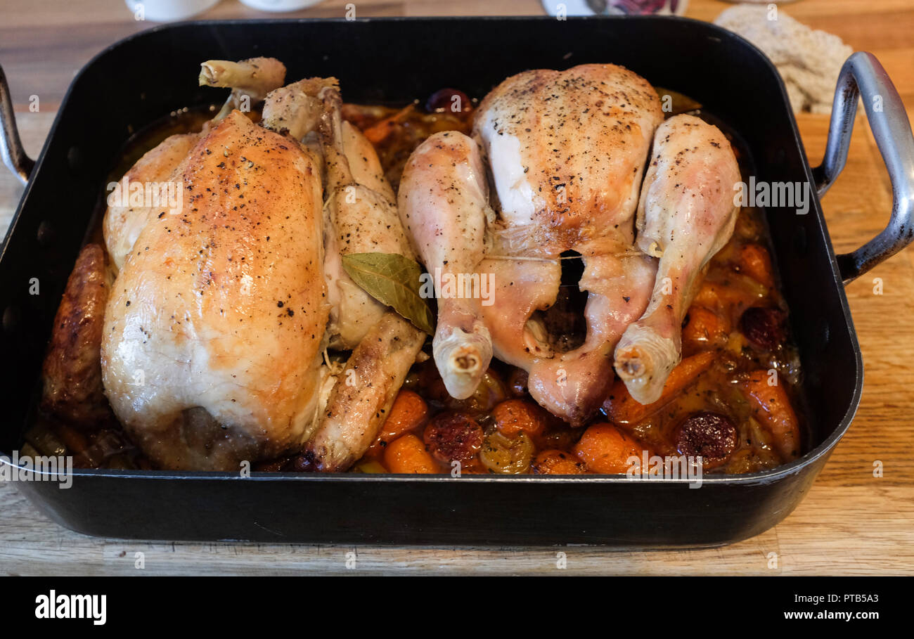 Chicken cooking in pot hi-res stock photography and images - Alamy