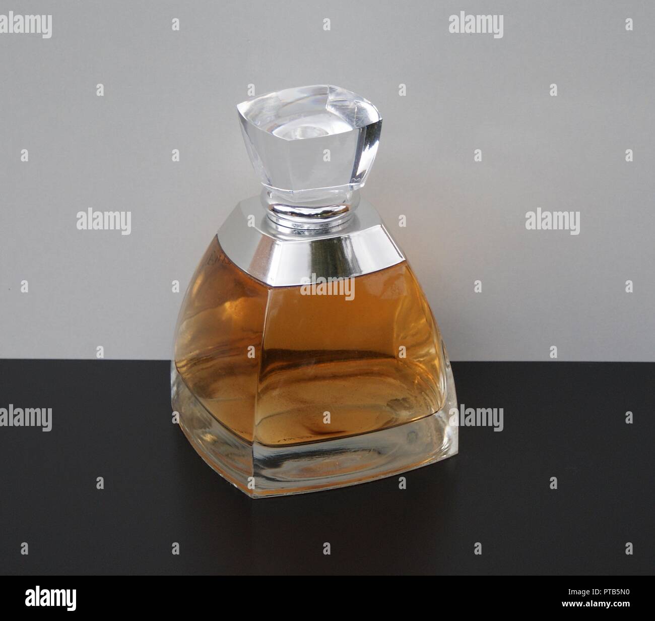 Ladies fragrance hi-res stock photography and images - Alamy