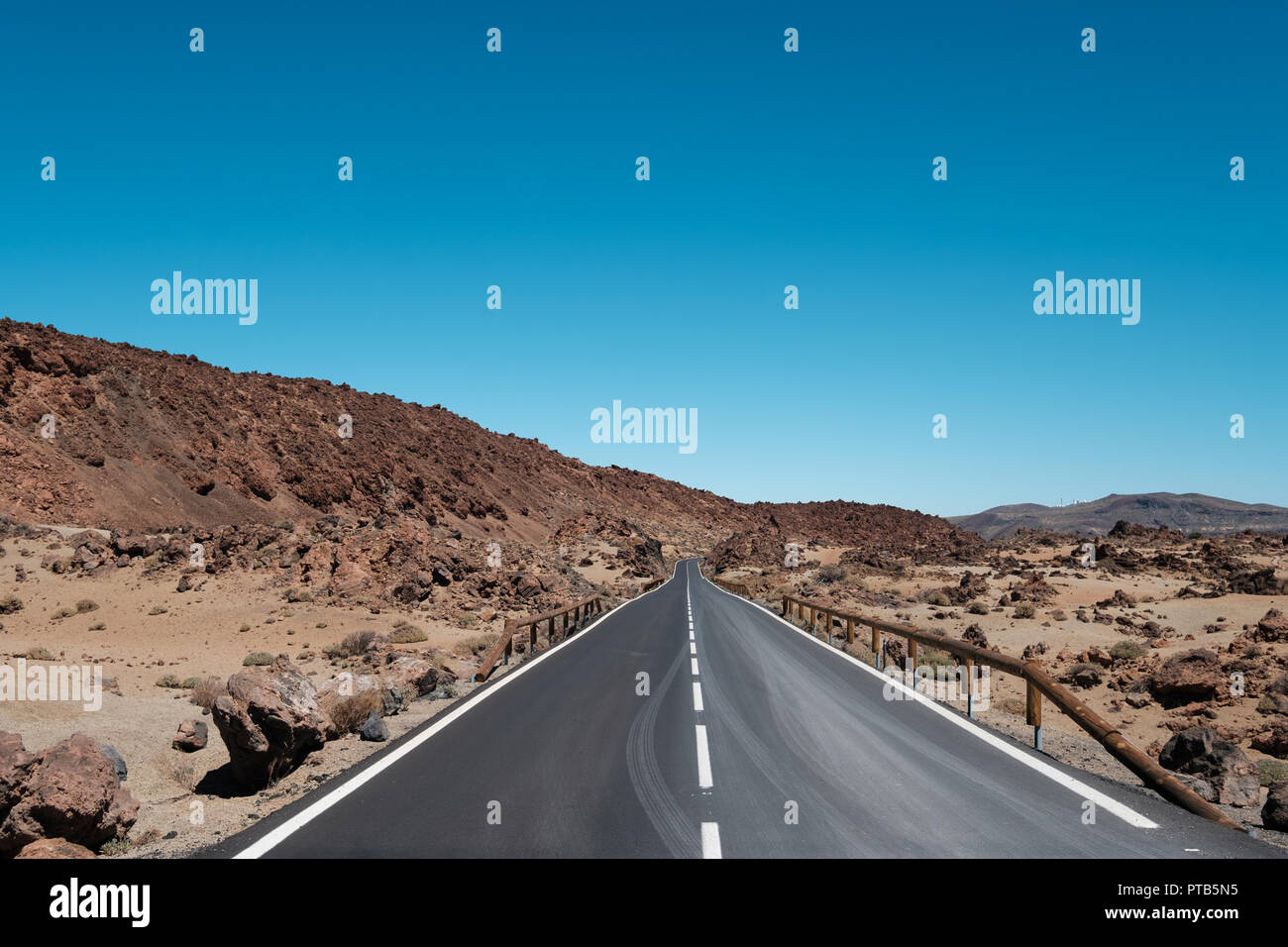 Road through desert highway hi-res stock photography and images - Alamy