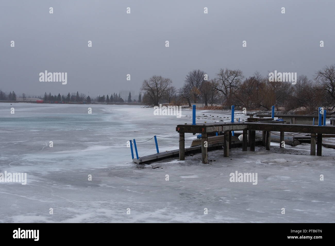 Dows lake pavilion hi-res stock photography and images - Alamy
