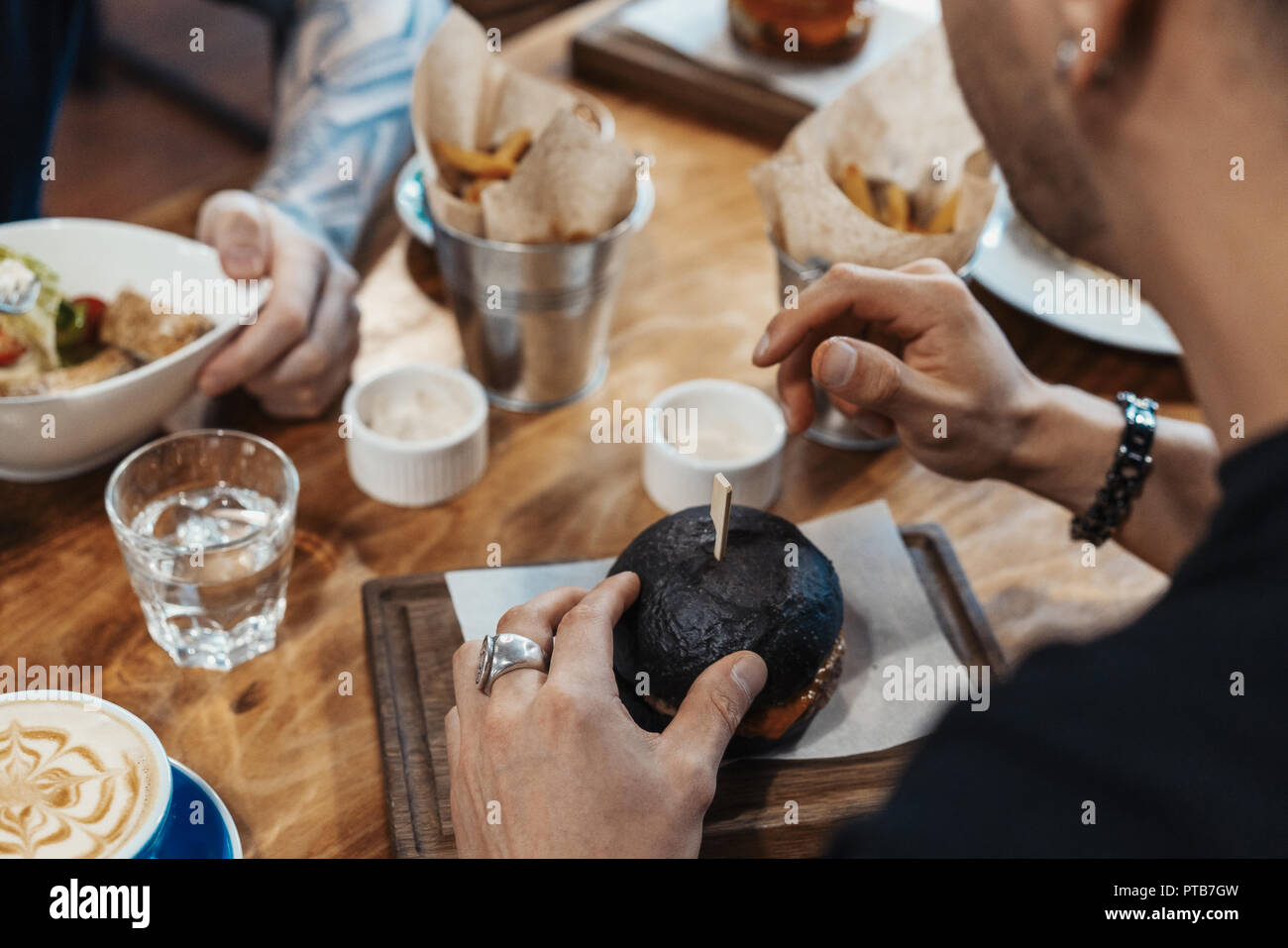 People bbq from above hi-res stock photography and images - Alamy
