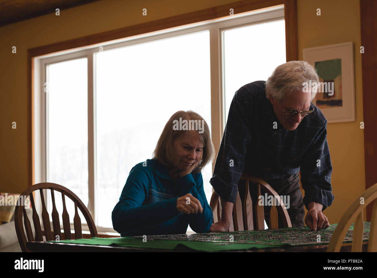 Jigsaw assembling hi-res stock photography and images - Alamy