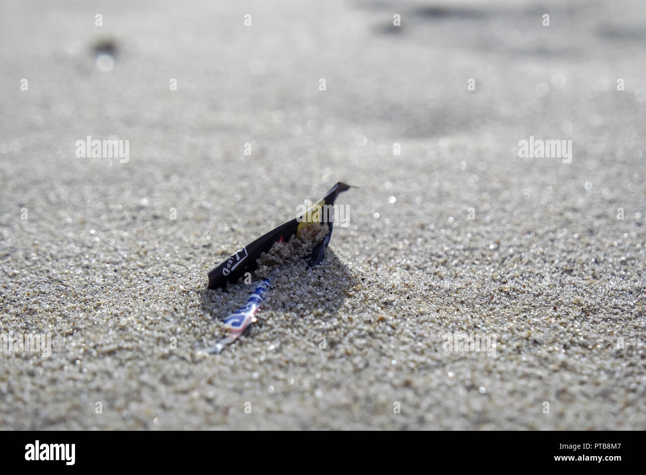 Plastic food wrapper rubbish hi-res stock photography and images - Alamy