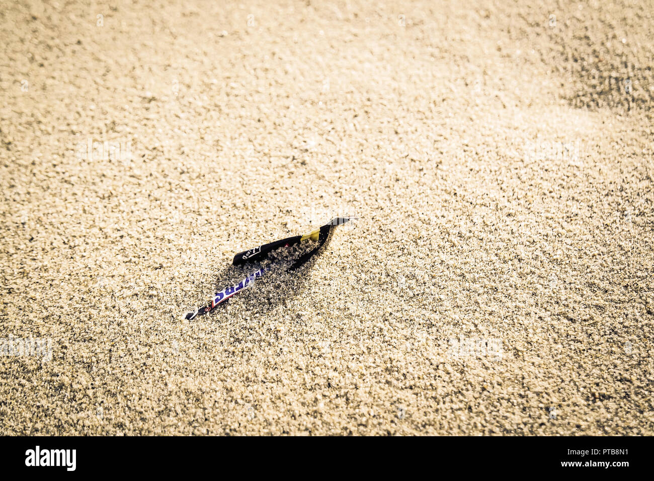 Plastic food wrapper litter hi-res stock photography and images - Alamy