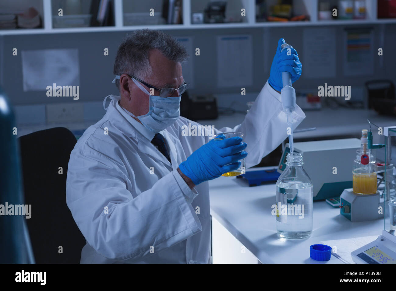 Mechanical innovation laboratory hi-res stock photography and images ...