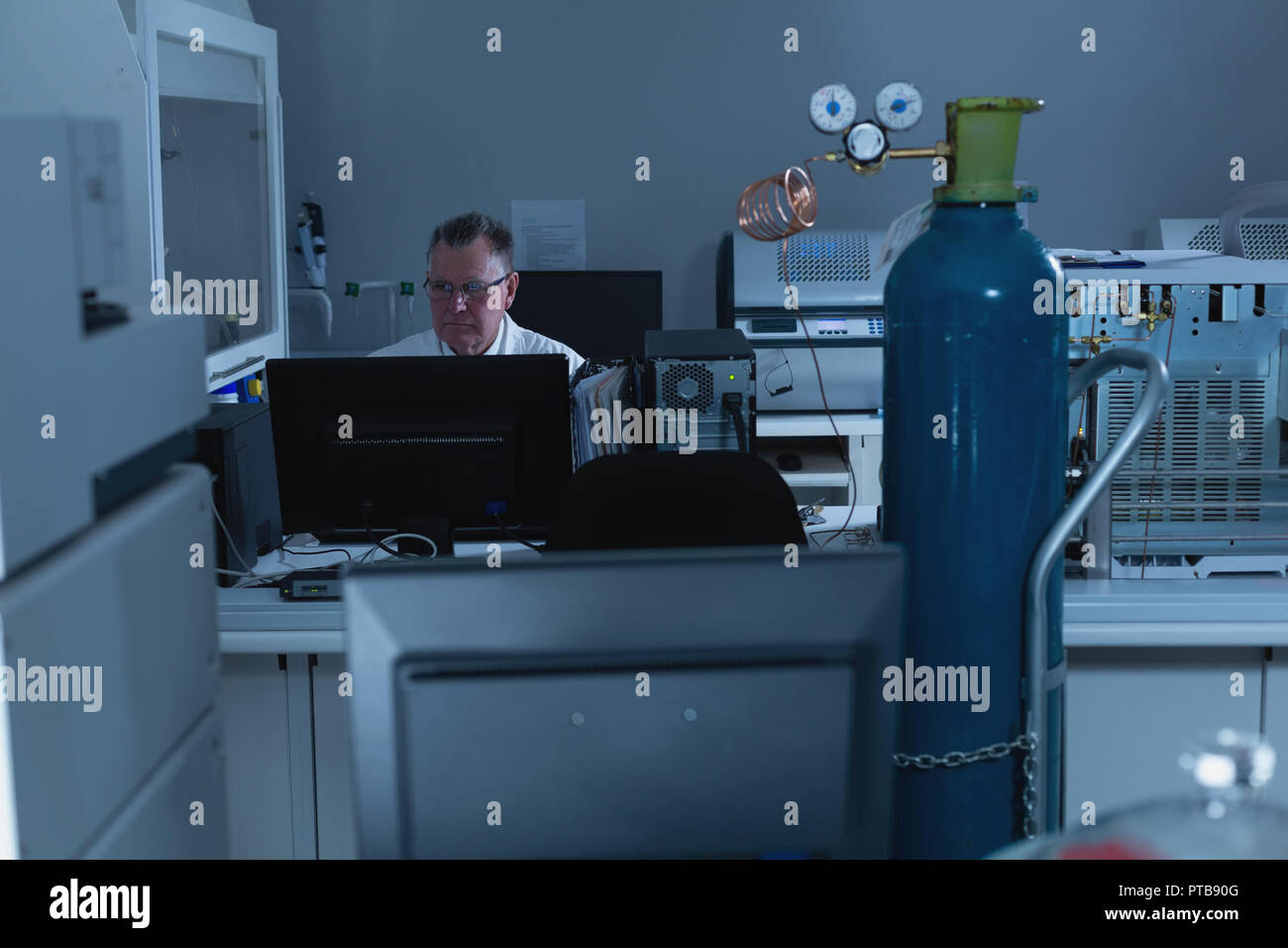 Scientist laboratory computer keyboard hi-res stock photography and ...