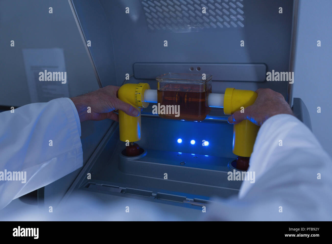 Laboratory solvent hi-res stock photography and images - Alamy